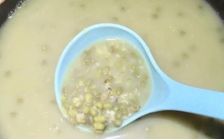 绿豆沙饮品怎么做_绿豆沙不糊锅的窍门