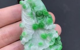 翡翠白菜吊坠的寓意是什么_佩戴翡翠白菜吊坠有什么讲究