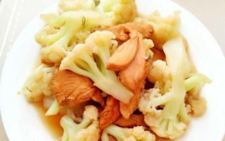鸡肉炒菜花家常做法_怎么炒才嫩