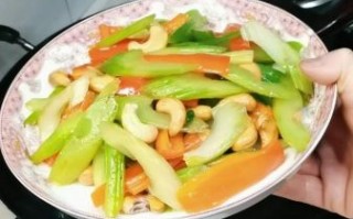 腰果西芹怎么炒好吃_腰果西芹的家常做法