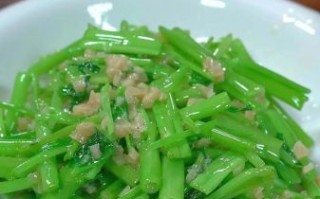 蒜蓉空心菜怎么炒才脆_蒜蓉空心菜要不要焯水