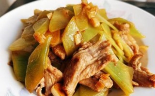 肉炒莴苣怎么做_莴苣炒肉先炒哪个