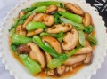 油菜炒香菇怎么做_油菜炒香菇的家常做法