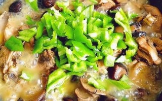 香菇怎么炒好吃_香菇炖鸡怎么做