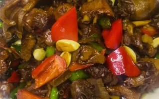 爆炒鸭肉怎么做_鸭肉去腥技巧