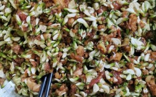 槐树花饺子怎么做_槐树花饺子馅怎么调