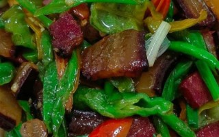 青椒腊肉怎么炒_腊肉炒青椒的做法
