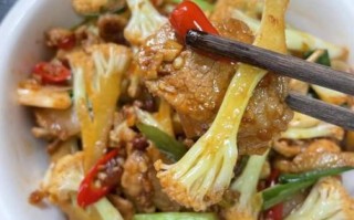 五花肉干锅花菜怎么做_花菜要不要焯水
