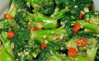 辣椒炒西兰花怎么做_西兰花焯水几分钟