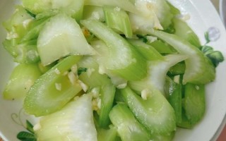 清炒西芹怎么做才脆_清炒西芹需要焯水吗