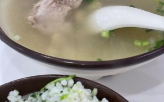 菜饭骨头汤怎么做_正宗骨头汤做法