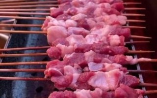 碳烤羊肉串怎么腌制_碳烤羊肉串烧烤技巧