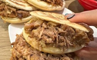 肉夹馍饼怎么做_白吉馍和腊汁肉夹馍饼做法