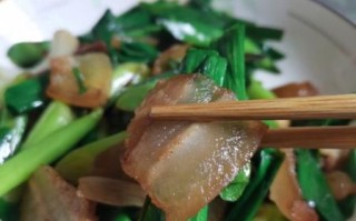 腊肉蒜苗怎么做_腊肉炒蒜苗先炒哪个