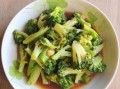 干煸西兰花家常做法_西兰花怎么炒才脆嫩