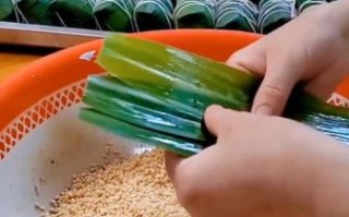 枕头粽怎么包_枕头粽包法图解