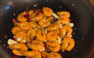 麻辣爆炒基围虾怎么做_基围虾去虾线技巧