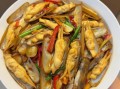 爆炒蛏子怎么做好吃_蛏子去沙最快的方法