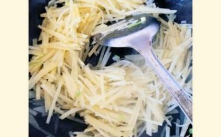 炒土豆丝用不用焯水_土豆丝焯水还是不焯水