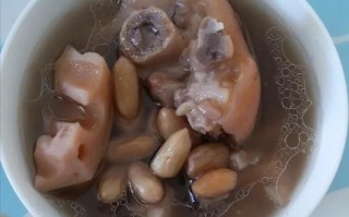猪脚炖花生汤怎么做_猪脚花生汤要炖多久