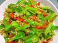 芹菜炒肉怎么炒才嫩_芹菜炒肉用焯水吗