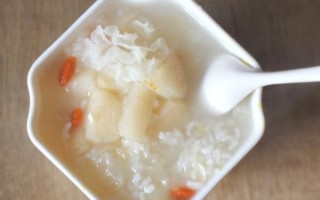 大米银耳粥的做法_银耳粥怎么煮才粘稠
