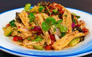 凉拌腐竹怎么做才好吃_腐竹需要焯水吗