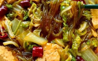 白菜粉条炖豆腐怎么做_白菜粉条炖豆腐热量高吗
