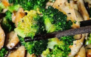 香菇炒西兰花怎么做_西兰花焯水几分钟