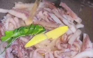 炒鱿鱼需要先焯水吗_焯水后口感会不会老