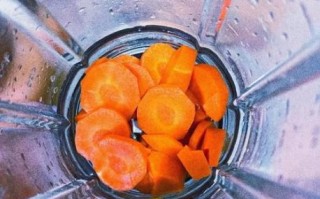 胡萝卜果汁怎么做_胡萝卜榨汁要不要煮熟