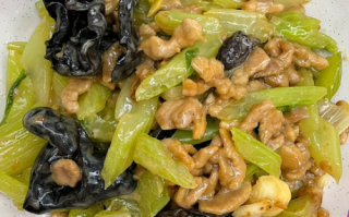 素炒西芹怎么炒好吃_西芹炒多久才脆嫩