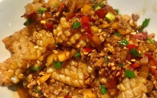 酸辣鱿鱼卷怎么做_酸辣鱿鱼卷焯水多久