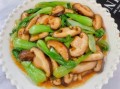 油菜炒香菇怎么做_油菜炒香菇需要焯水吗