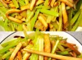 芹菜炒香干怎么做好吃_芹菜炒香干的家常做法