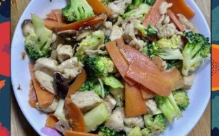 西兰花炒鸡胸肉怎么做_鸡胸肉炒多久才嫩