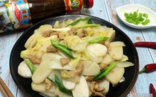 白菜炒年糕家常做法_年糕怎么炒不粘锅