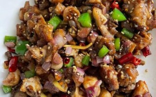 辣子鸡怎么做_家常辣子鸡最正宗做法