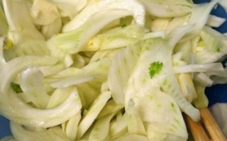 凉拌茴香根怎么做_凉拌茴香根的功效与禁忌