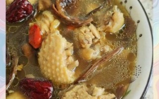 茶树菇红枣鸡汤的做法_茶树菇红枣鸡汤的功效