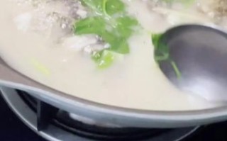 鲫鱼怎么做好吃又简单做汤_鲫鱼汤去腥窍门