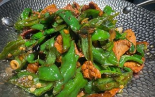 辣椒炒肉高清图片_如何炒出色泽红亮的辣椒炒肉