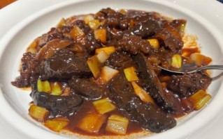 大葱烧海参是哪里的菜_正宗做法揭秘