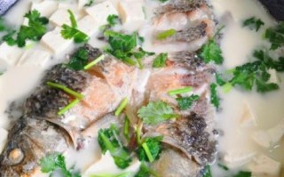 豆腐鲫鱼汤怎么做_鲫鱼汤怎么炖才白