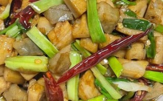 凉拌藕丁怎么做好吃_藕丁脆爽不黑的秘诀