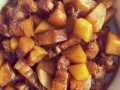 土豆红烧肉怎么做_家常简单做法