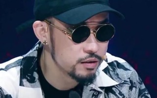 热狗为什么一直戴墨镜_热狗墨镜背后含义