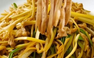 干黄花菜怎么泡发_干黄花菜炒肉的做法