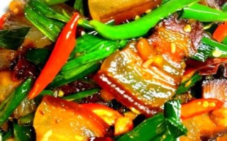 大蒜炒腊肉怎么做_腊肉炒大蒜用焯水吗