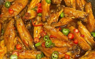 麻辣香锅鸡翅用煮么_鸡翅焯水还是直接炒